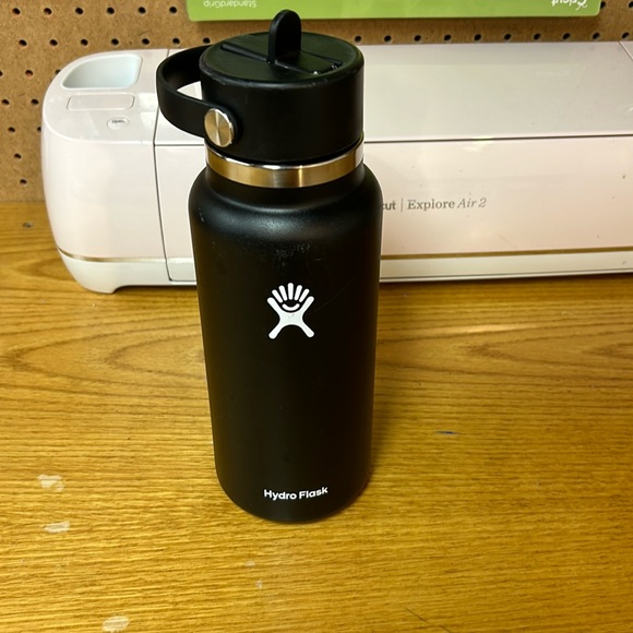 Hydro Flask | Kitchen | Hydro Flask 32oz Metal Water Bottle Black Color ...